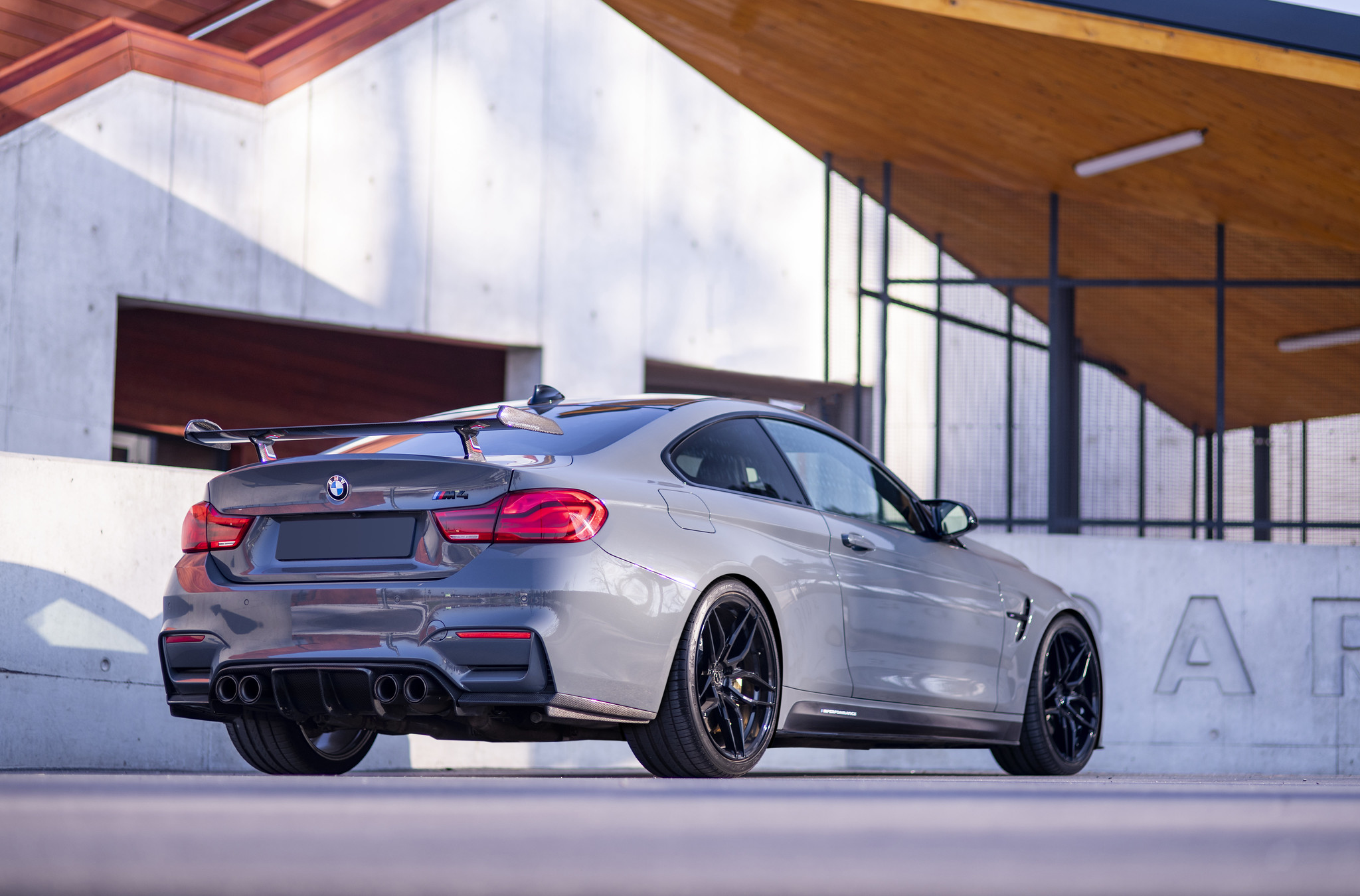 BMW M4 Edition Performance CVR3 Platinum Black - Blog firmowy