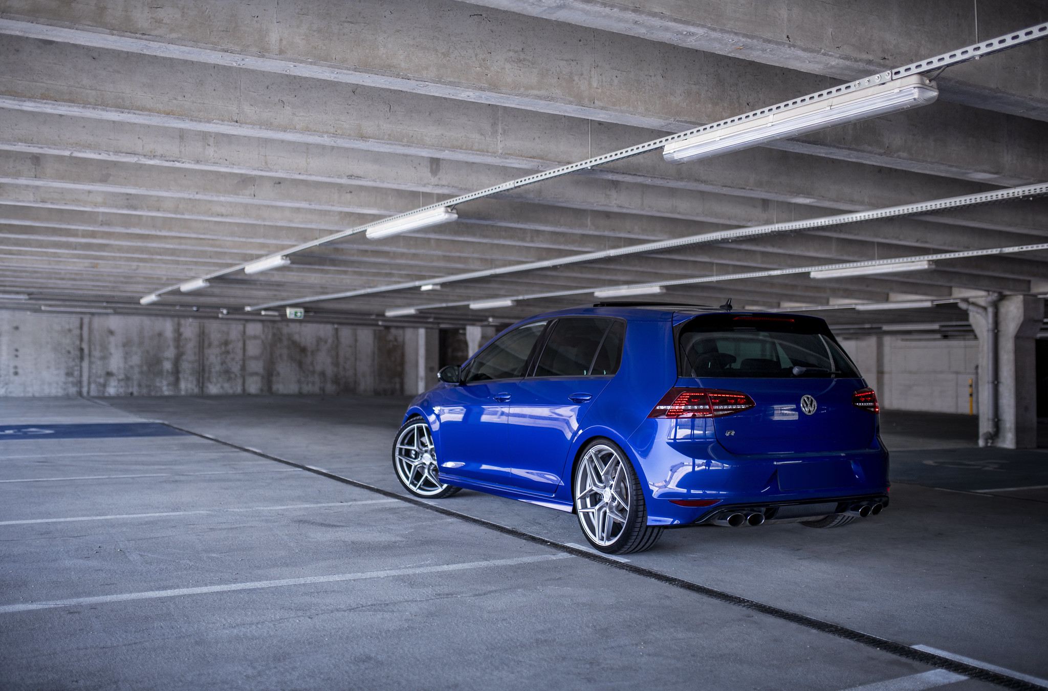 VW Golf mk7 R felgi Concaver Wheels CVR2 Brushed Titanium - Blog firmowy