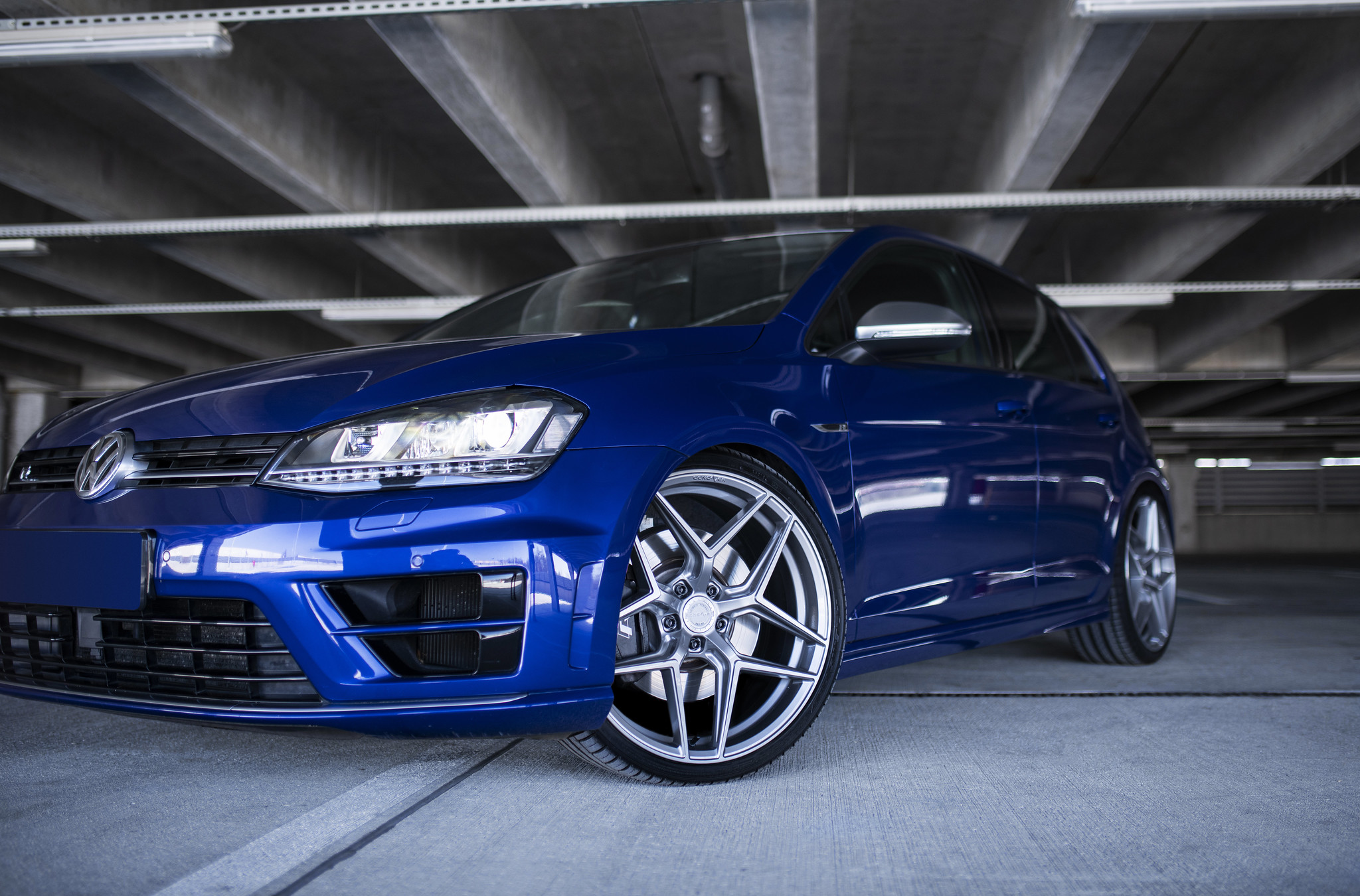 VW Golf mk7 R felgi Concaver Wheels CVR2 Brushed Titanium - Blog firmowy