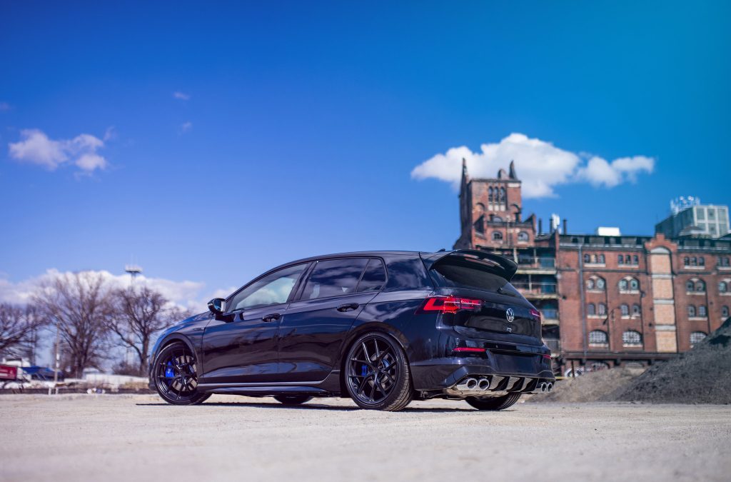 VW Golf MK8R felgi JR SL01 Black - Blog firmowy