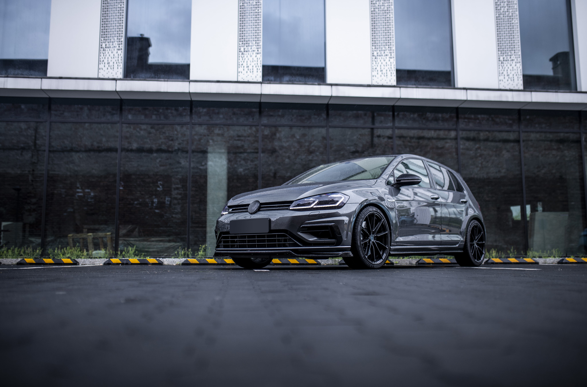 VW Golf mk7 R felgi JR37 Black - Blog firmowy