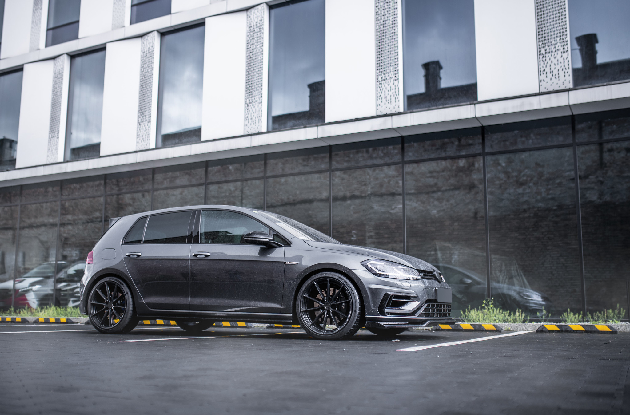 VW Golf mk7 R felgi JR37 Black - Blog firmowy